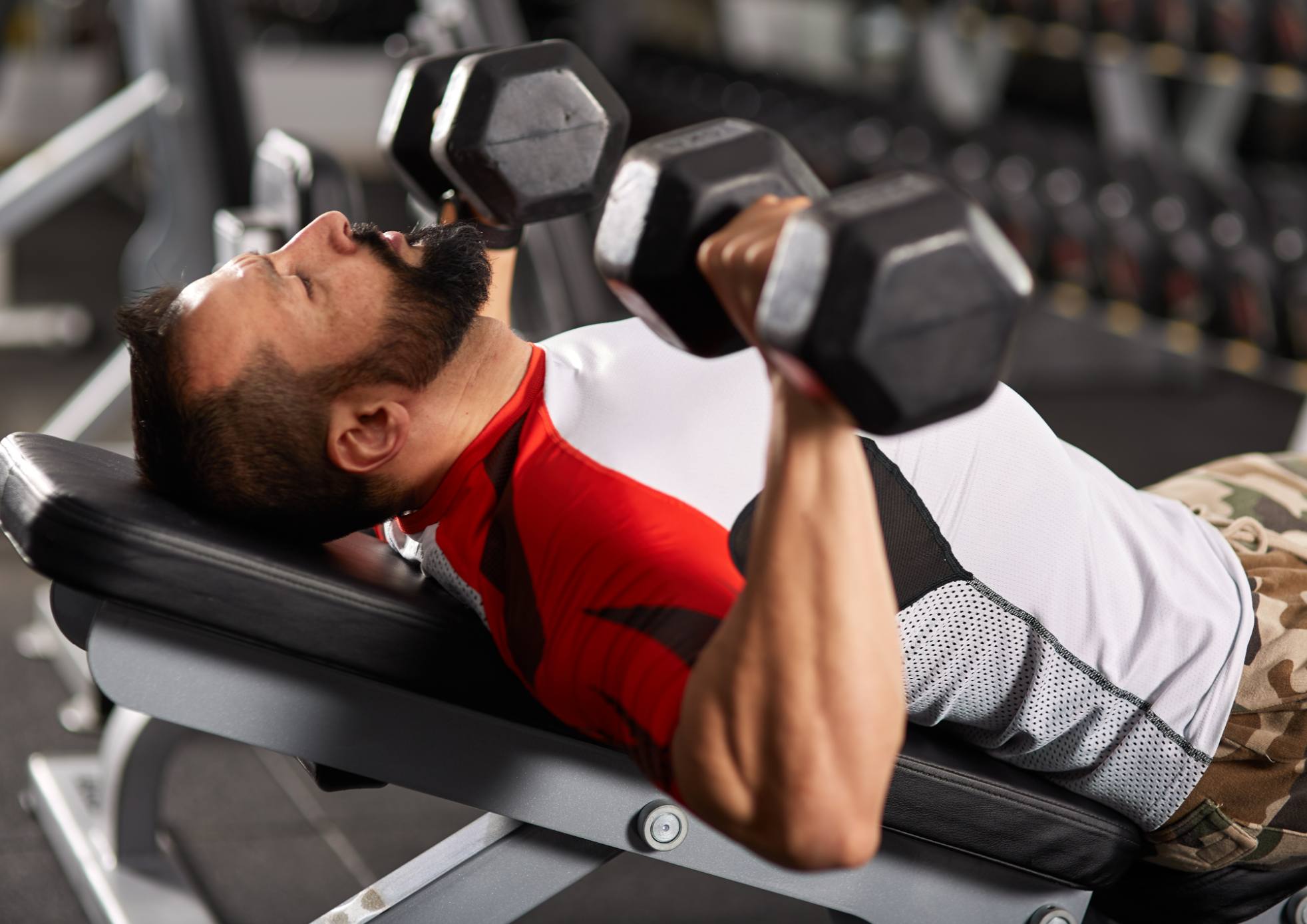 Slik trener du øvre bryst: Gode øvelser | GetFitness