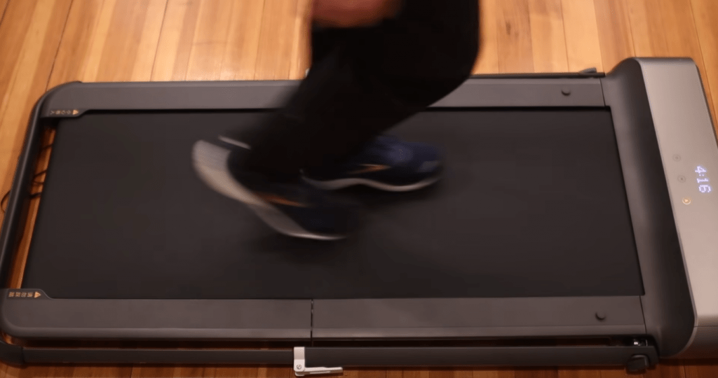 WalkingPad R1 Pro Test – Kompakt og letthåndterlig gåmølle | GetFitness